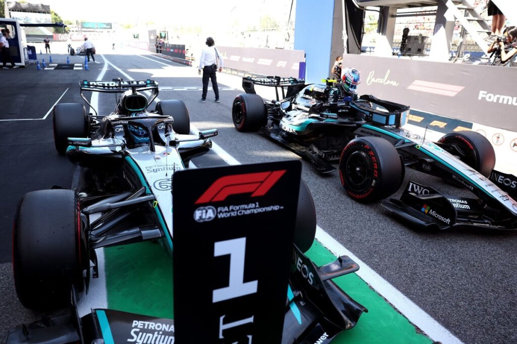 Russell pole position Barcellona 2025 | 123Helmets | 123helmets